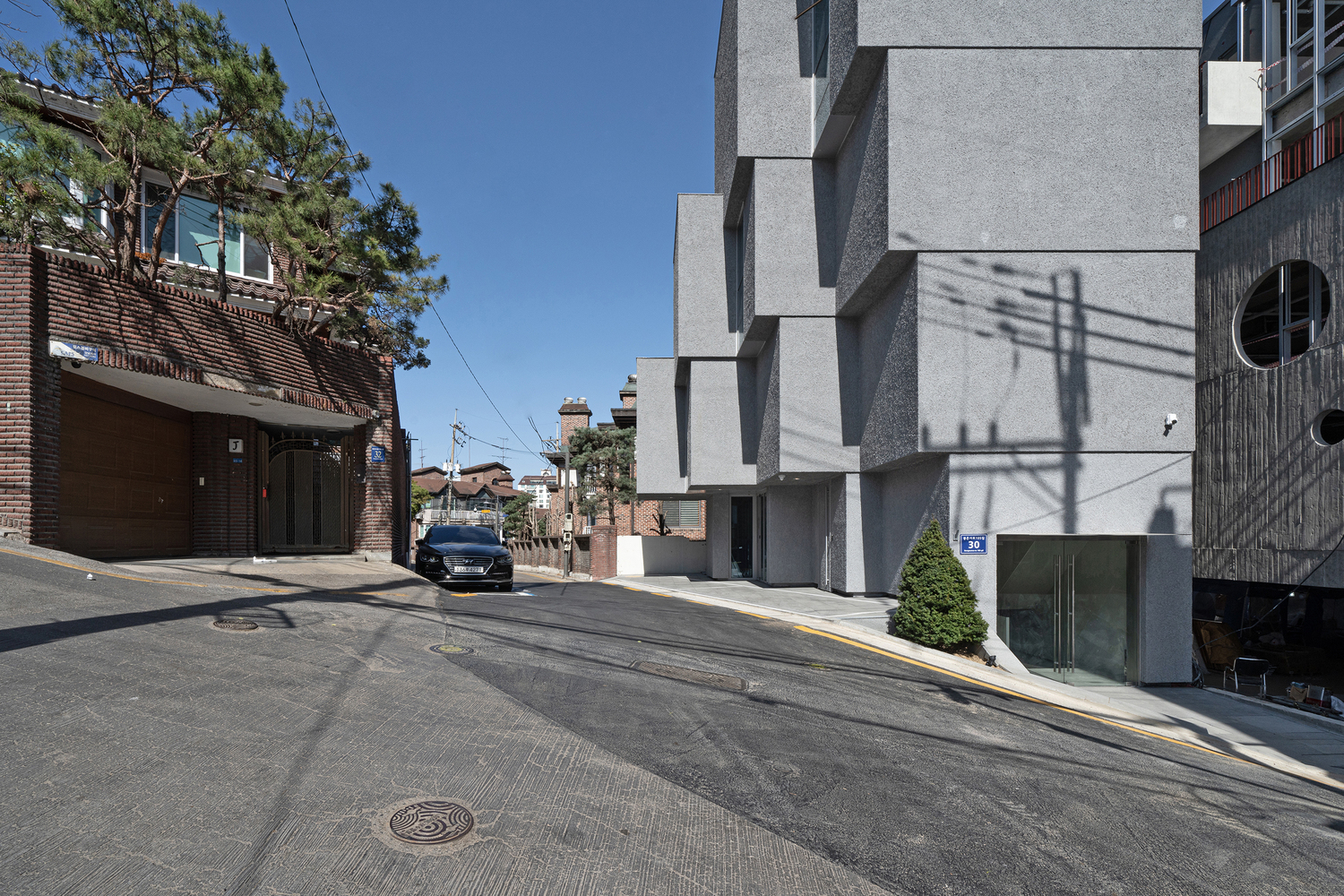 Innovative Office Building Design: A Deep Dive into Chrome Company HQ ...