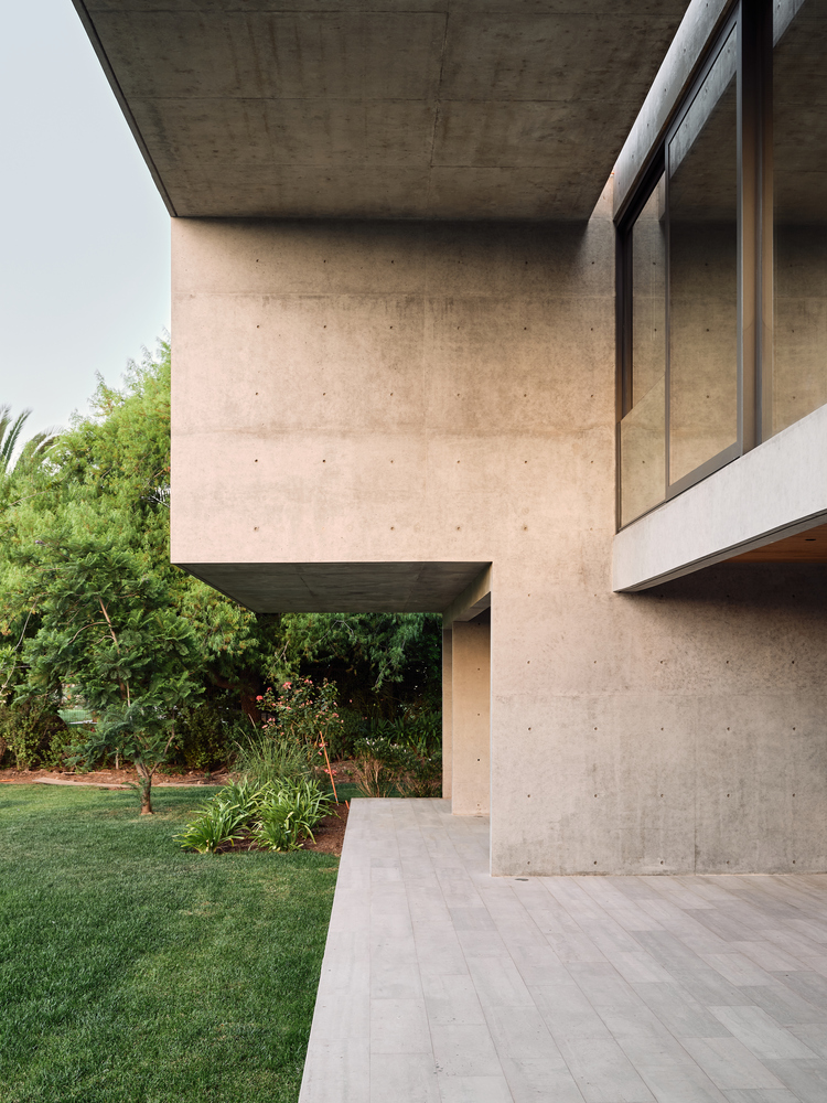 Discovering Modern Concrete Architecture: MC House by Cristián Romero ...