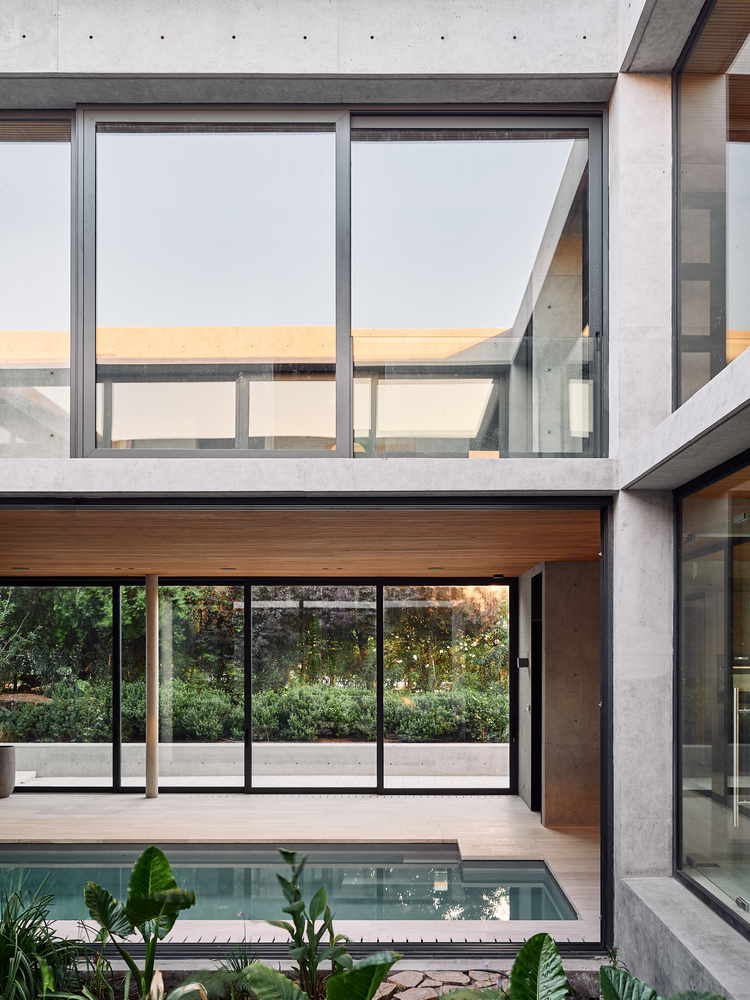 Discovering Modern Concrete Architecture: MC House by Cristián Romero ...