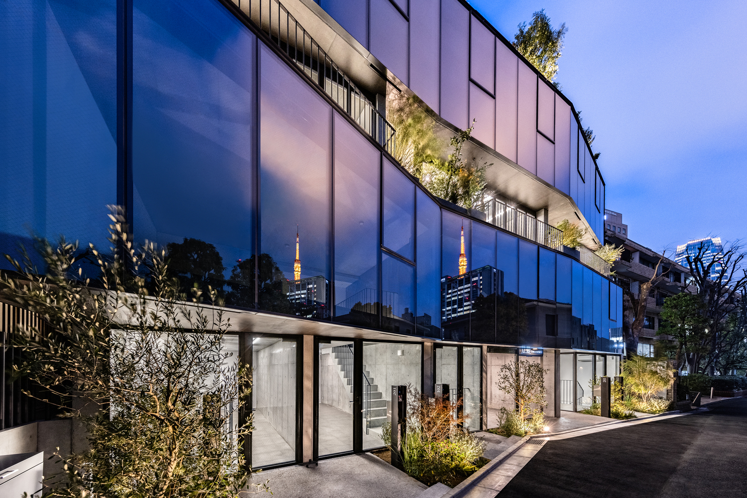 Urban Residential Architecture: Unveiling AUBE Toranomon by ETHNOS ...