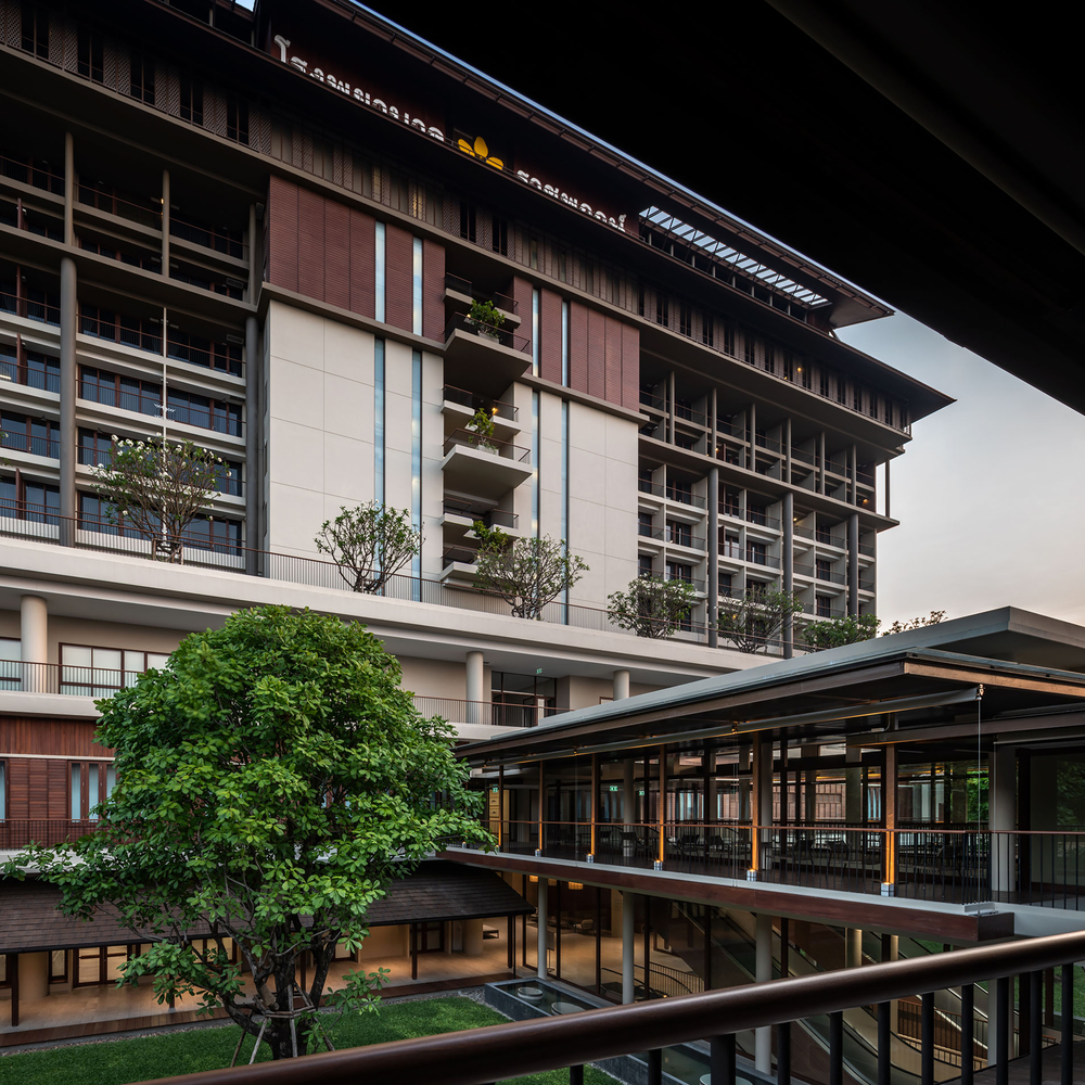 Sustainable Hospital Design: Ratchaphruek Hospital by Arsomsilp ...