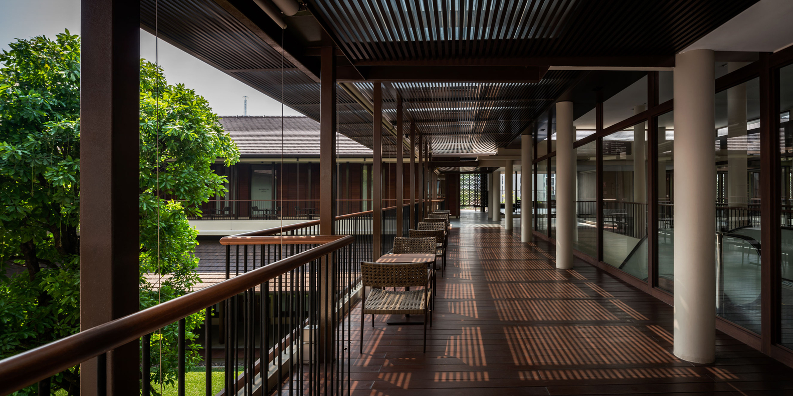 Sustainable Hospital Design: Ratchaphruek Hospital by Arsomsilp ...