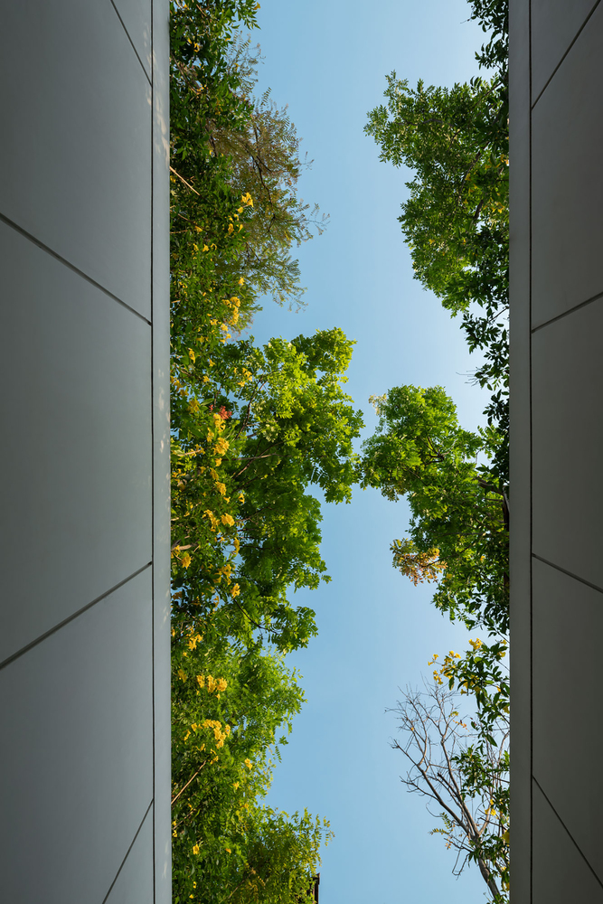 Sustainable Hospital Design: Ratchaphruek Hospital by Arsomsilp ...