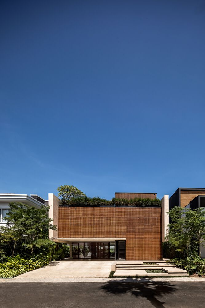 House of Facades: A Masterpiece of Privacy and Elegance by Marcos Bertoldi Arquitetos ...