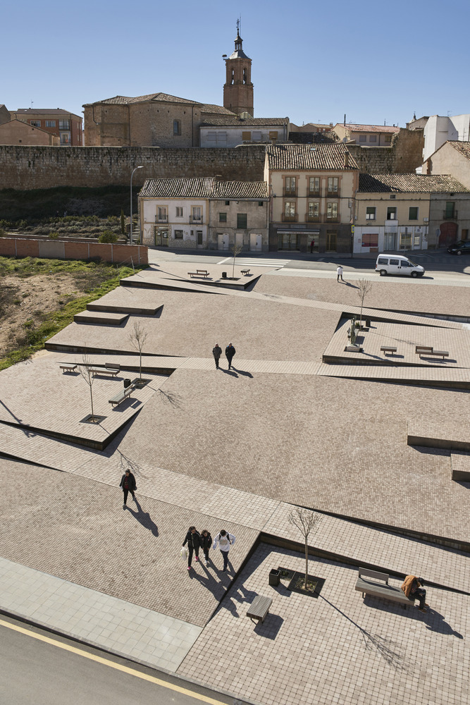 Zarrón Square: A Case Study in Accessible Urban Square Design | Street ...