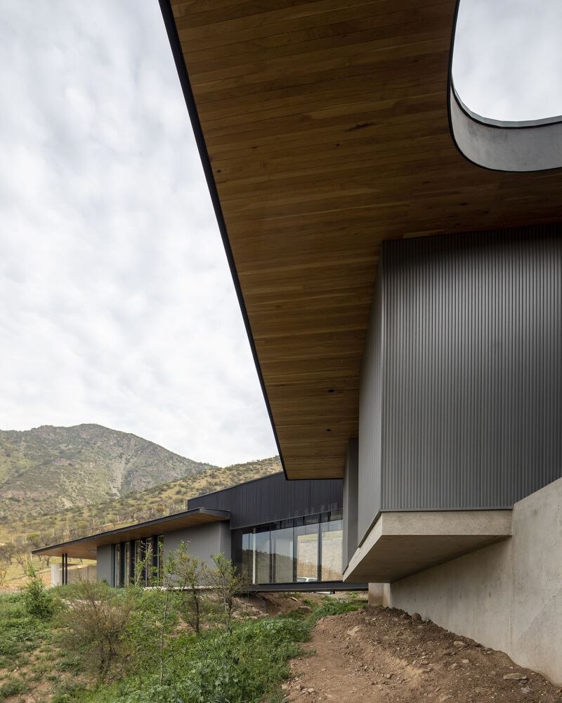 Chamisero House: An Architectural Masterpiece by Elton&Deves ...