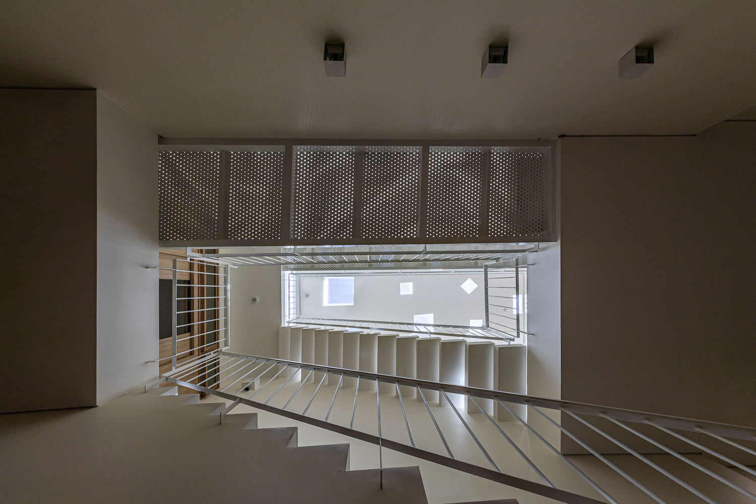 3x30 Introverted House: A Unique Urban Design by dmarchitects ...