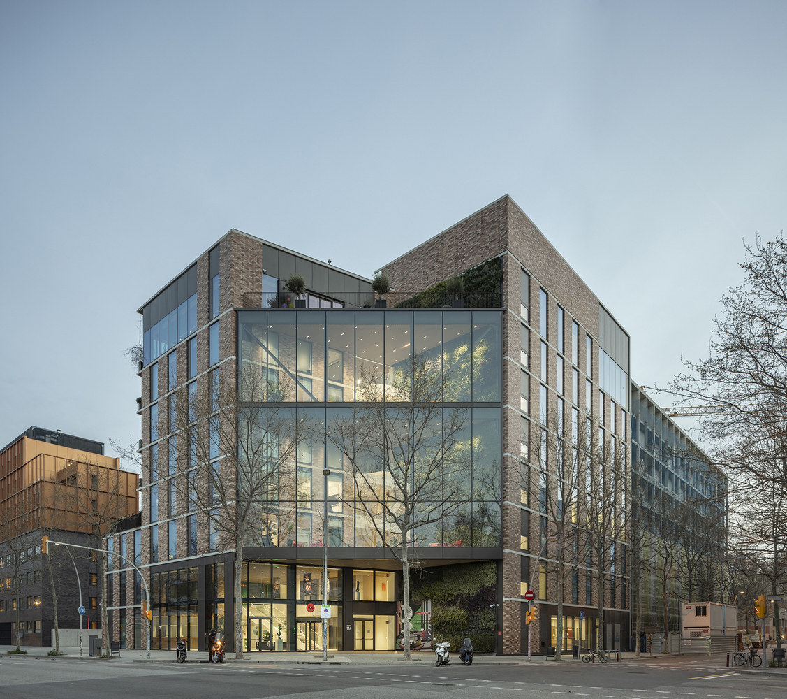 TBS School in Barcelona: A Beacon of Sustainable Educational ...