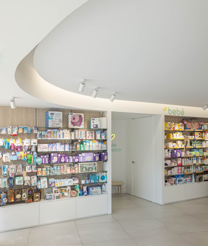 Modern Pharmacy Design Architecture: Devesa Pharmacy by Tsou ...