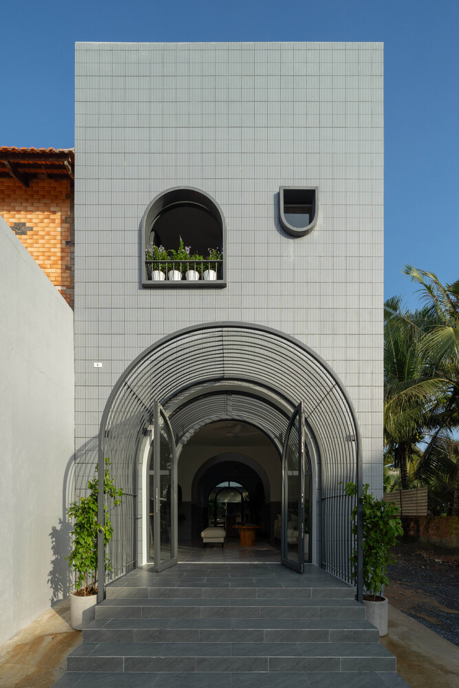 Hoa House: Compact Family House Design by 90odesign | Architecture Story