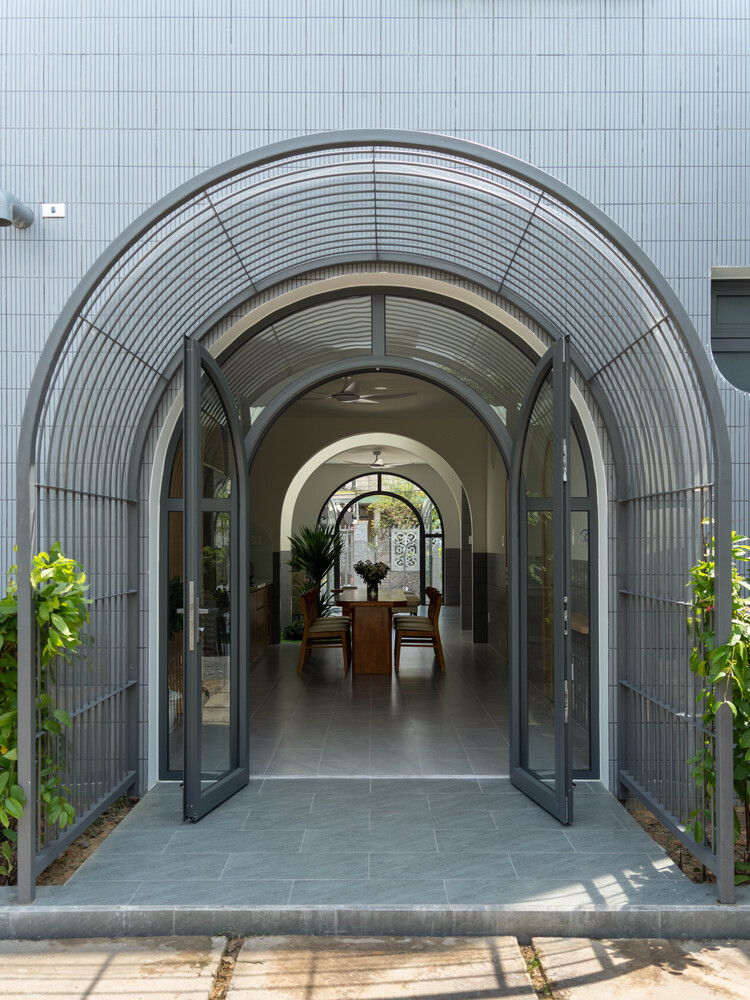 Hoa House: Compact Family House Design by 90odesign | Architecture Story