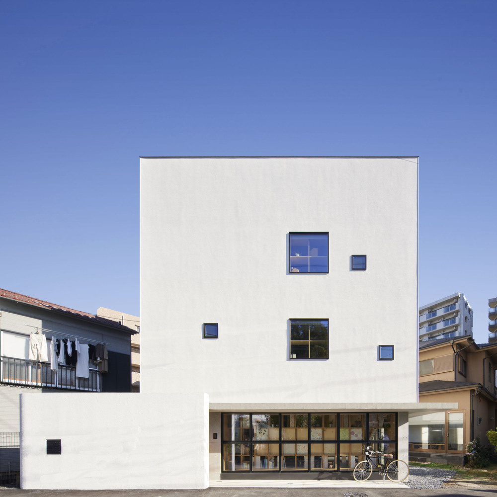 Lattice Shelf Architecture Design: A Nostalgic Grid House by Yasutaka ...