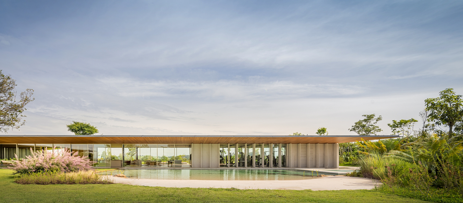 Modern Pavilion House Design: EA Residence by Jacobsen Arquitetura ...