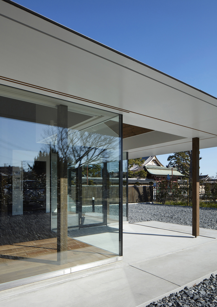 Modern Japanese Small House Design: WO House by Yo Yamagata Architects ...