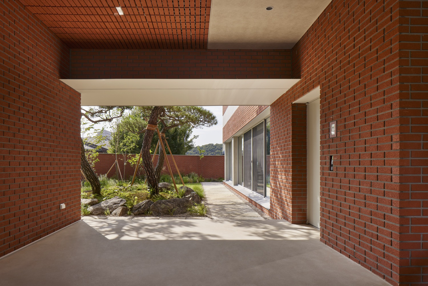 Modern Brick House Design: A Masterclass in Privacy, Openness, and ...