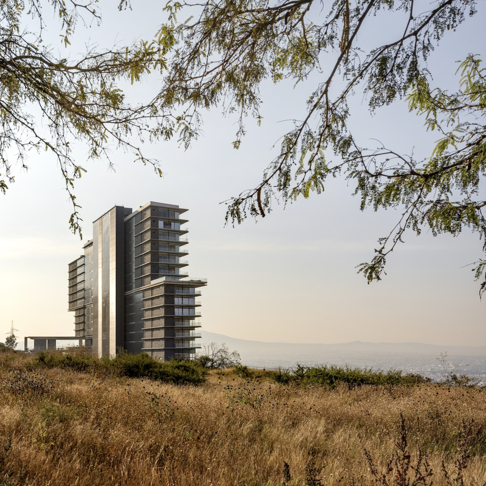 Modern Apartment Architecture in Querétaro: Amirá Building by ...