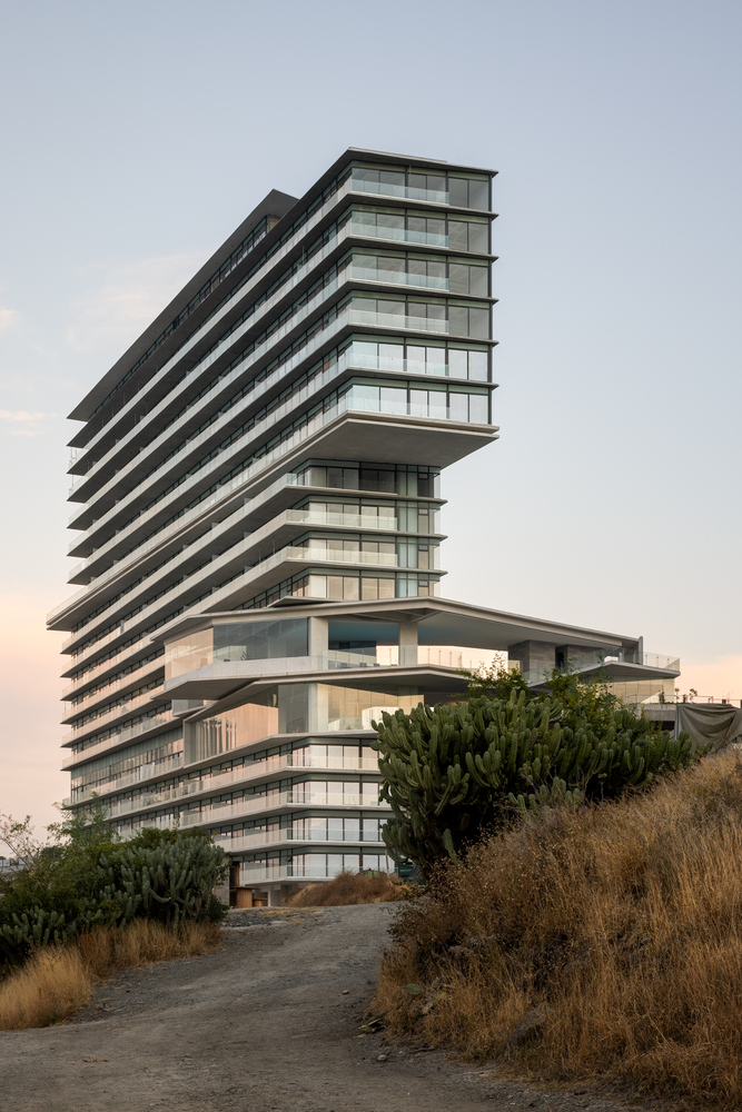 Modern Apartment Architecture in Querétaro: Amirá Building by ...