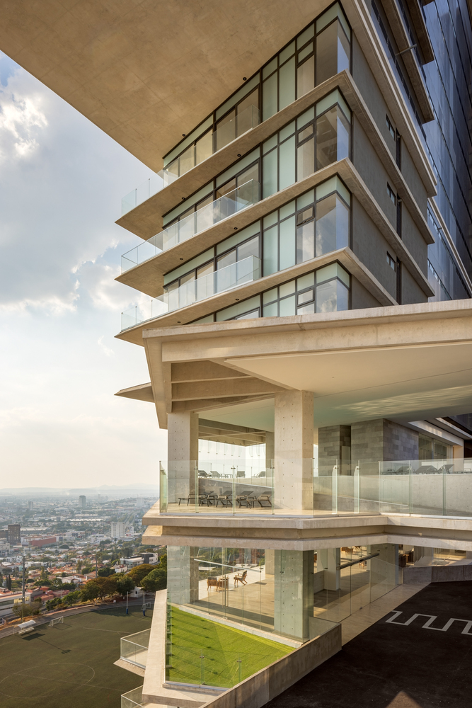 Modern Apartment Architecture in Querétaro: Amirá Building by ...