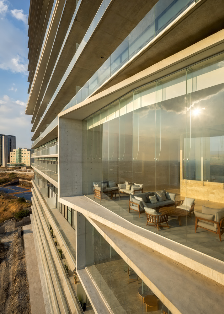 Modern Apartment Architecture in Querétaro: Amirá Building by ...