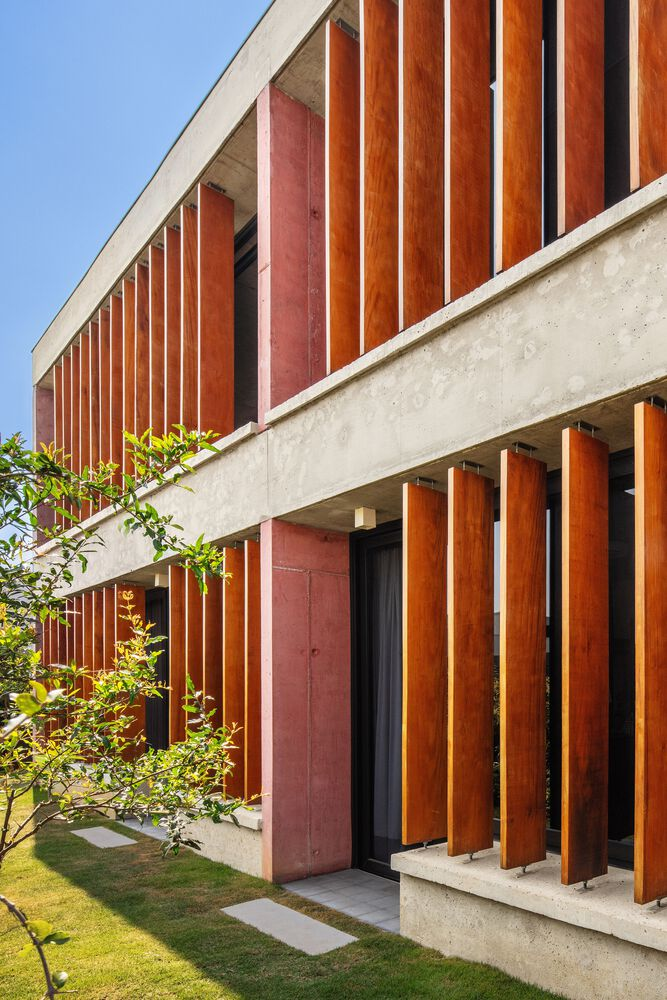 Modern Split-Level House Design: Maya House by Obra Arquitetos ...