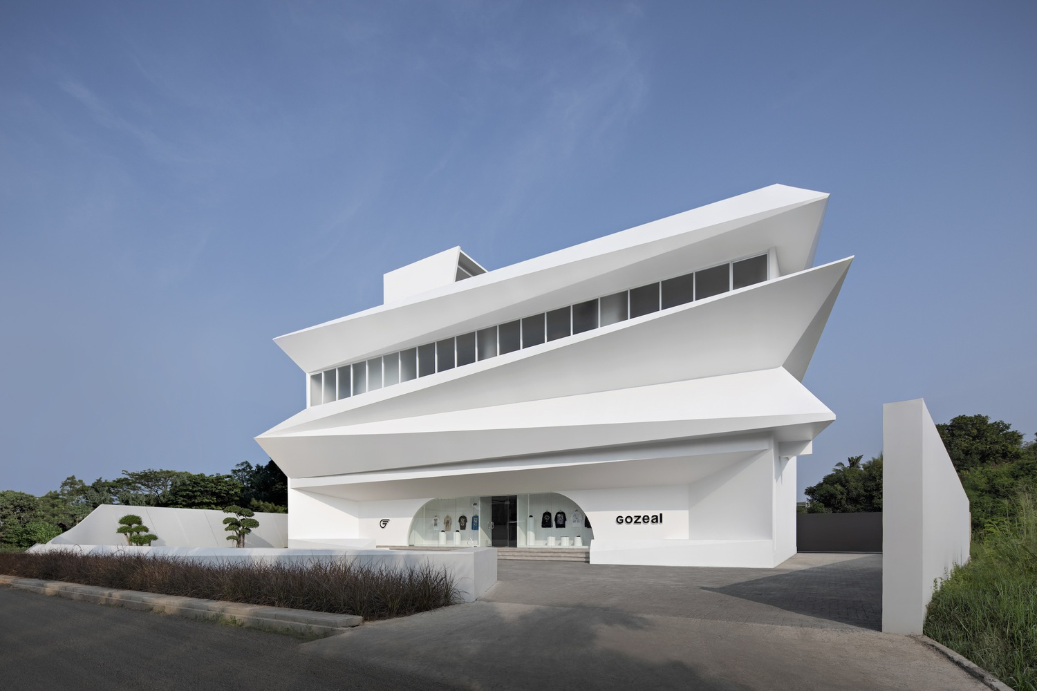 Futuristic Retail Store Design: Gozeal Store by Wanawa Studio ...