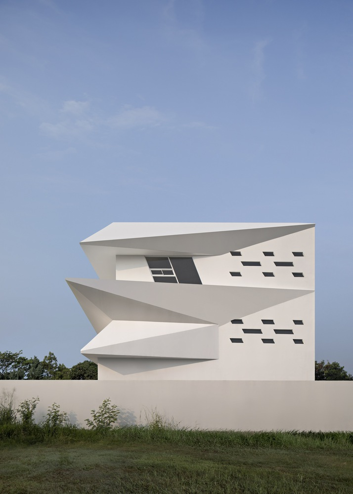 Futuristic Retail Store Design: Gozeal Store by Wanawa Studio ...