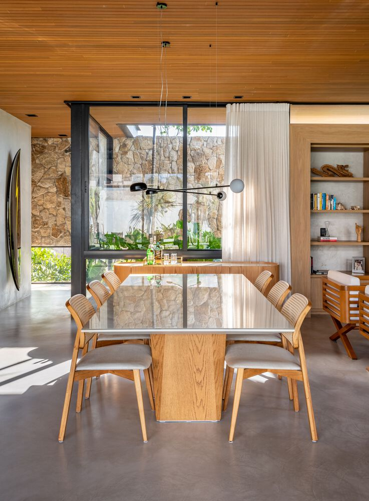 Minimalist House Design: The Petrus House by Sala Squadra Arquitetura & Interiores ...