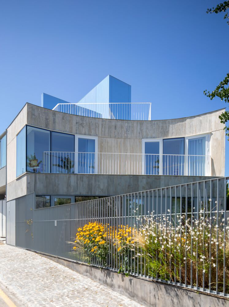 Small Modern House Design in Urban Parks: A Case Study of House in City ...