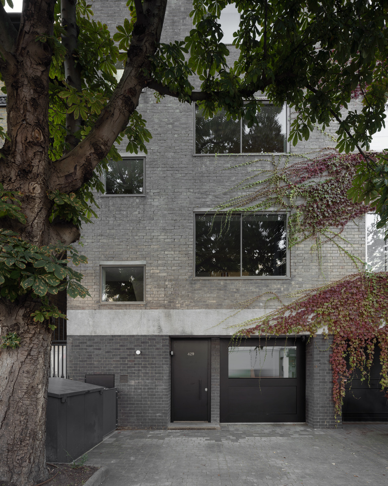 Brutalist House Renovation: A Modern Revival of Chelsea Brut House ...