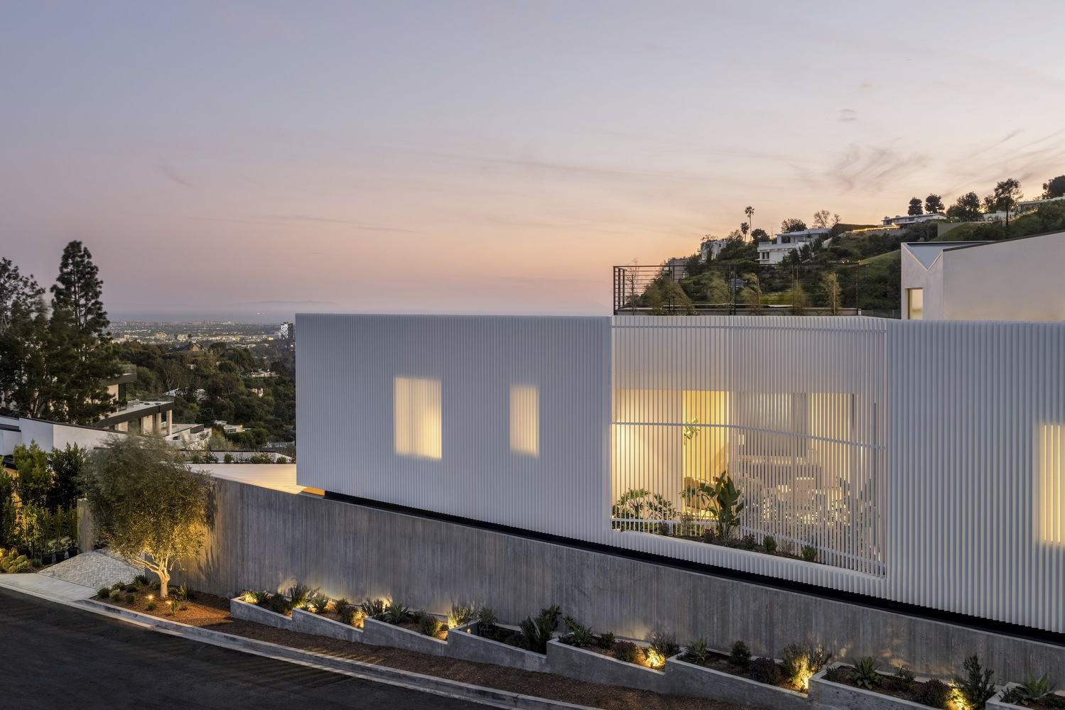 Modern Luxury House Design in Los Angeles: The Stradella Ridge House ...