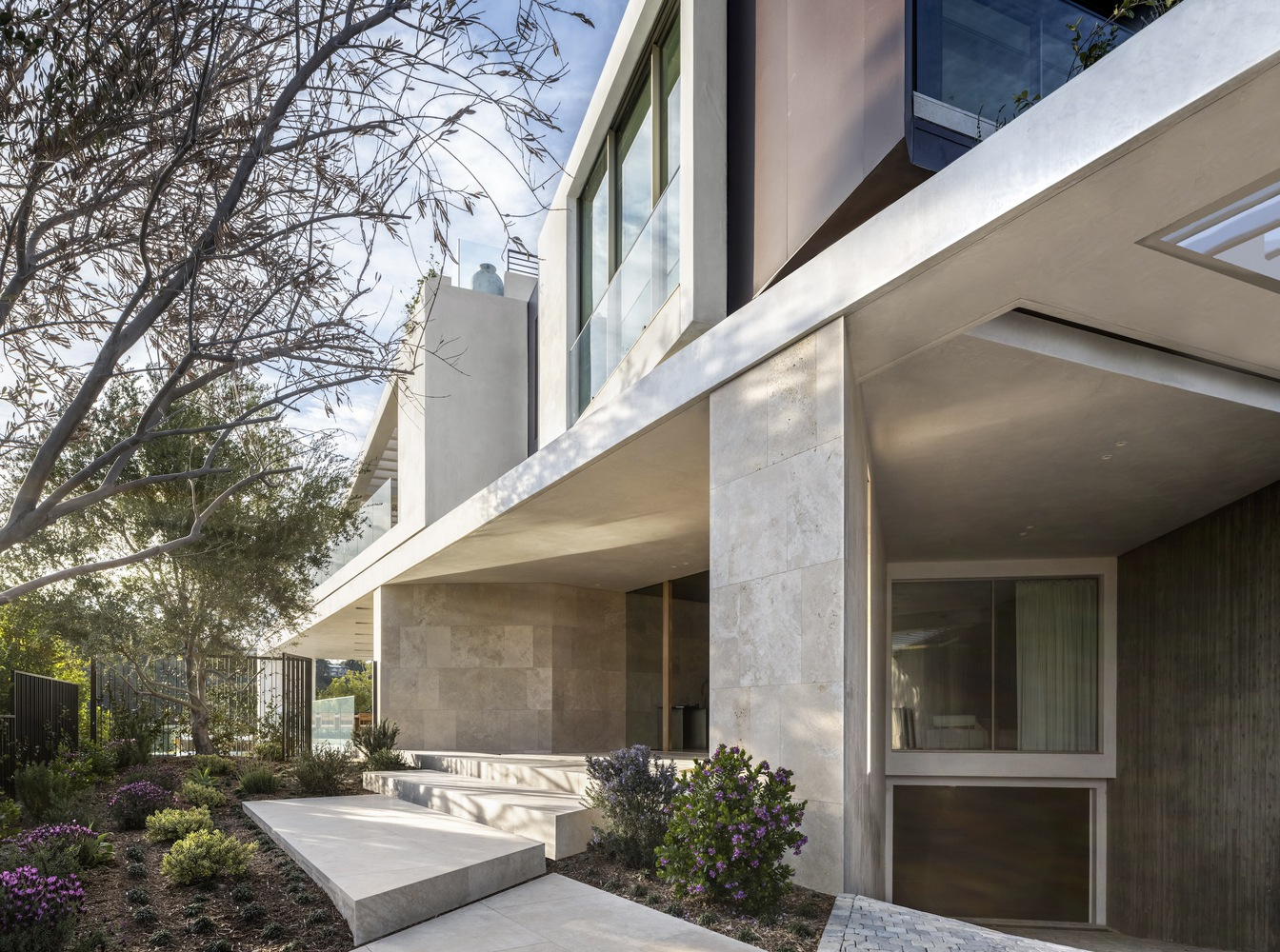 Modern Luxury House Design in Los Angeles: The Stradella Ridge House ...