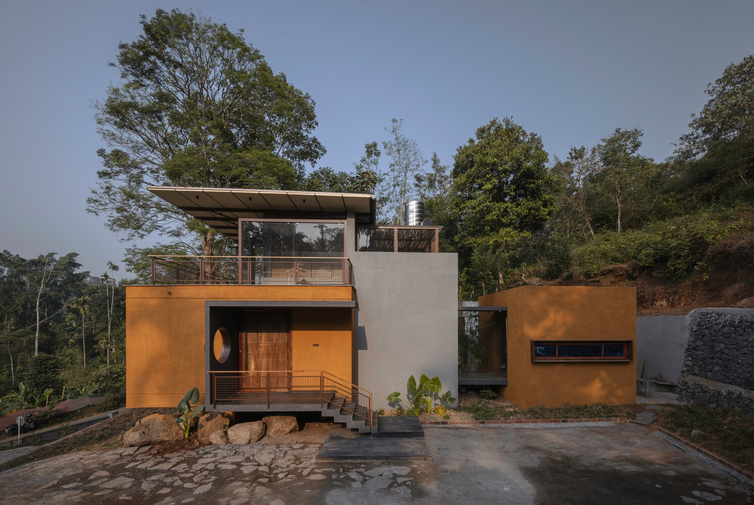 Sustainable Home Design in Wayanad: Urul House by STUDIO TERRATECTS ...
