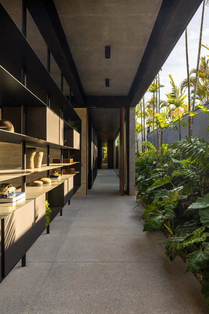 Modern T-Shaped House Design: A Stunning Example by Gui Mattos ...