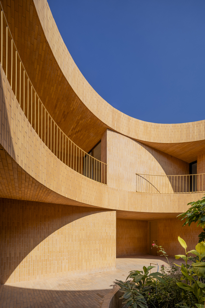 Rediscovering Tradition: The Dezful House and Its Central Courtyard ...