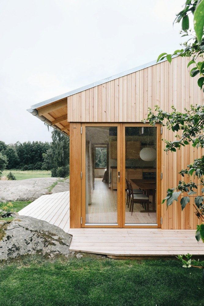Attefallshus Garden Guesthouse by KFA Arkitekter: A Compact Retreat in ...