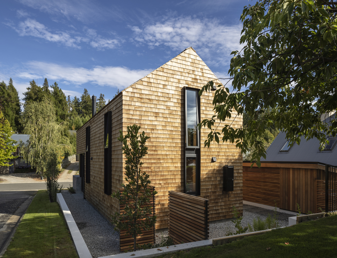 Compact Japanese-Inspired Architecture: The Sugi House by Condon Scott ...