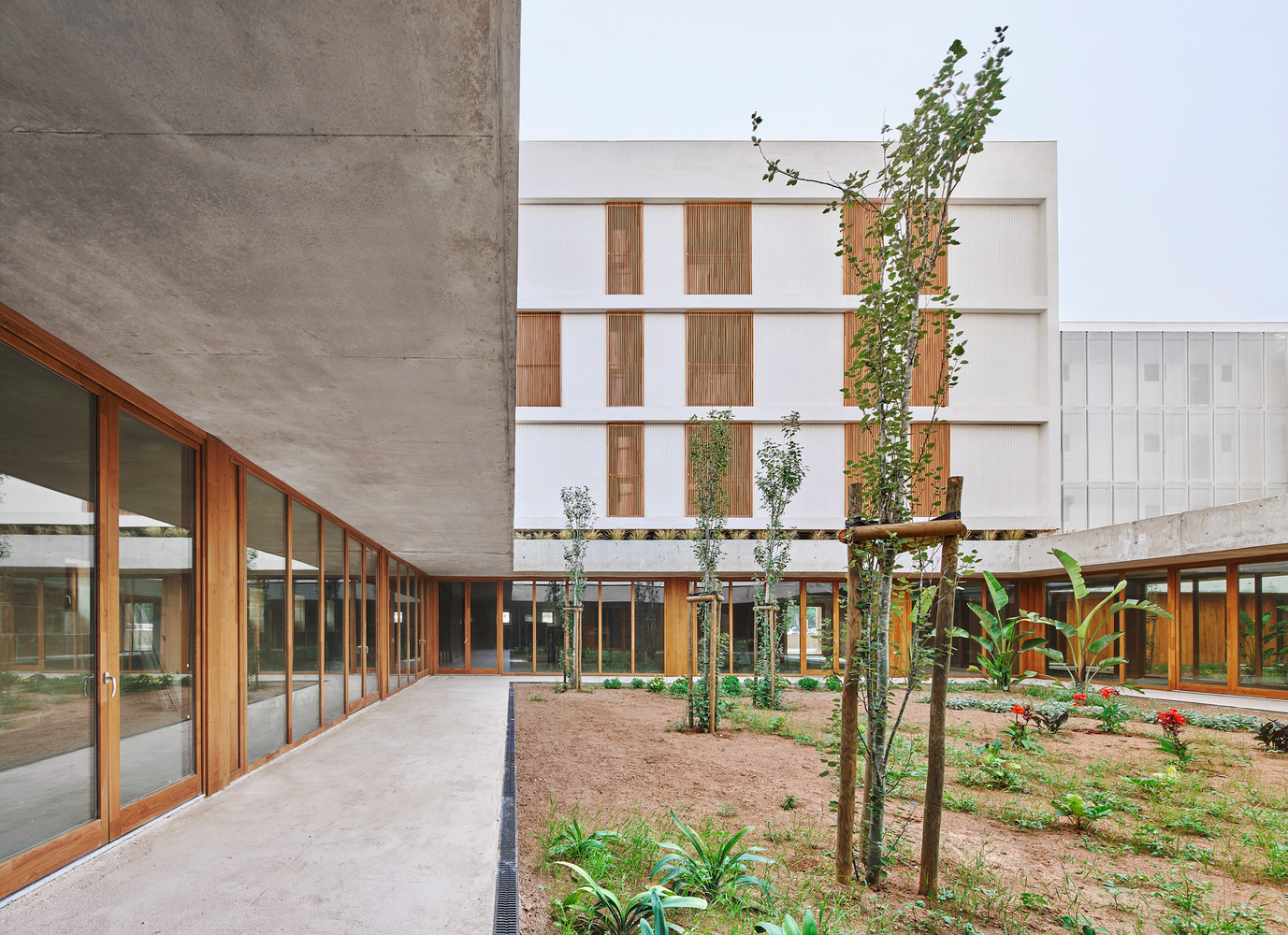 Residential & Community Day Center Building by Javier de las Heras Solé ...