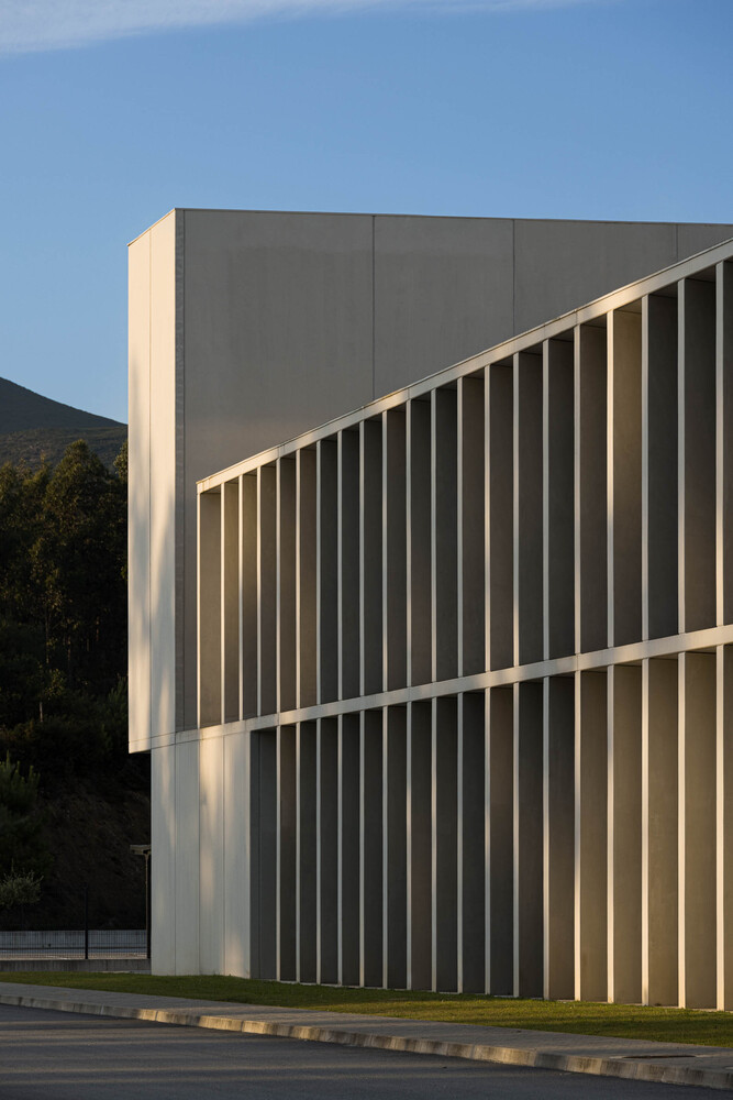 Industrial Building Design: BW II in Viana do Castelo by Multiprojectus ...