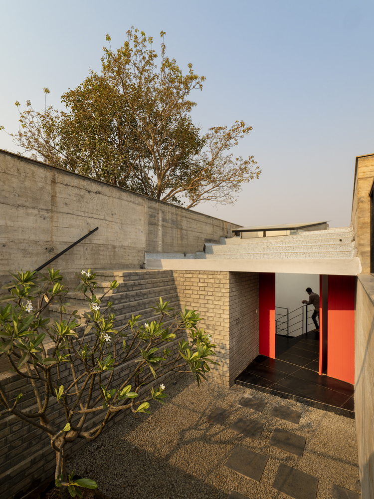 Minimalist Sustainable Home Design: The Oblique House by Red Brick Studio | Housing Story