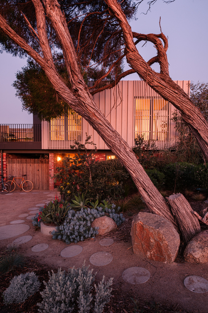 Upcycled House: A Sustainable Transformation by Freehand Projects ...