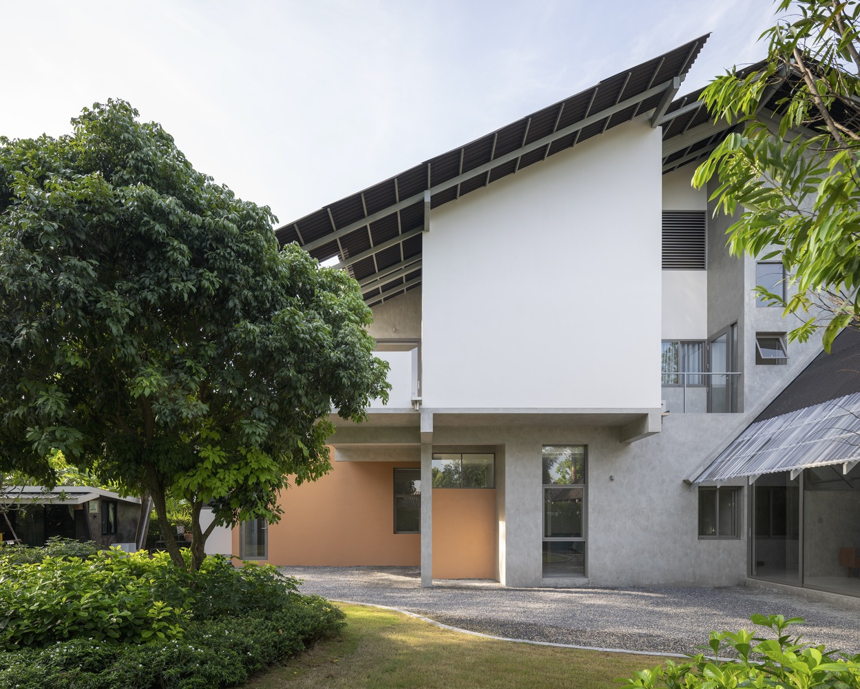 Sustainable Modern House Design in Thailand: Baan Meesook by VYN Studio | Architecture Story
