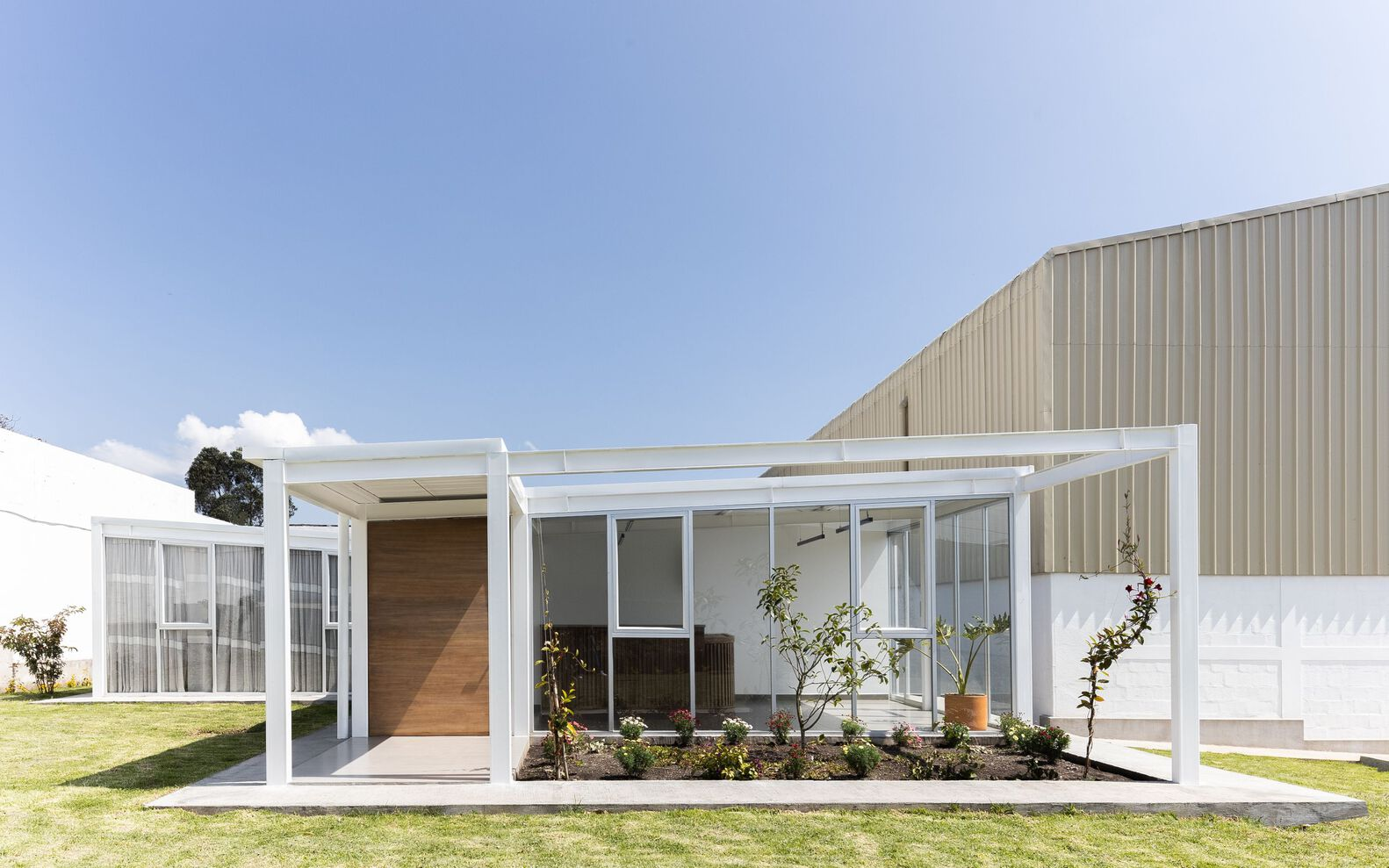 Office Shed Design: A Modular Workspace by Office x Tohme | Office ...