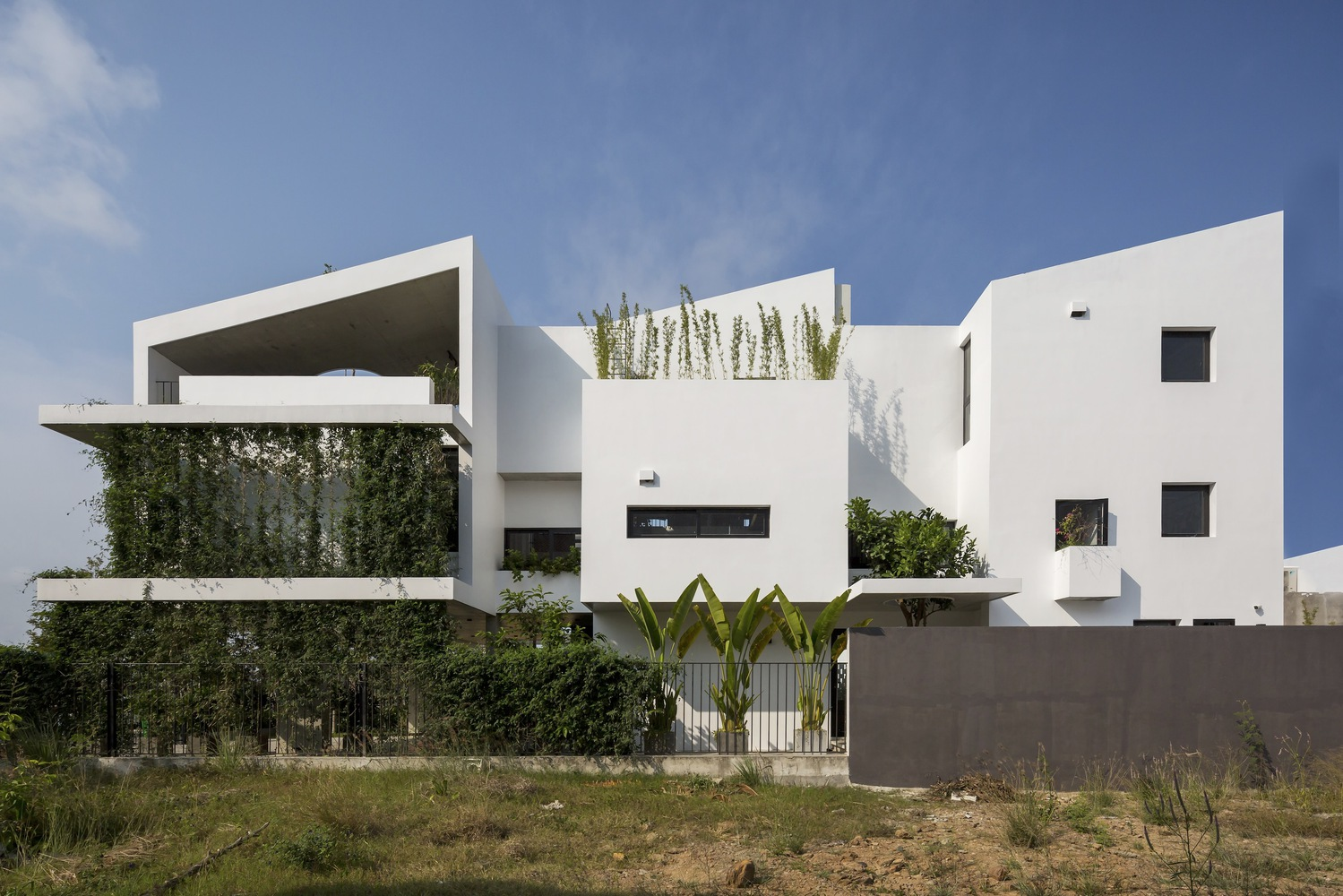 PsA House: A Blend of Minimalism and Functionality by PsA Architecture ...