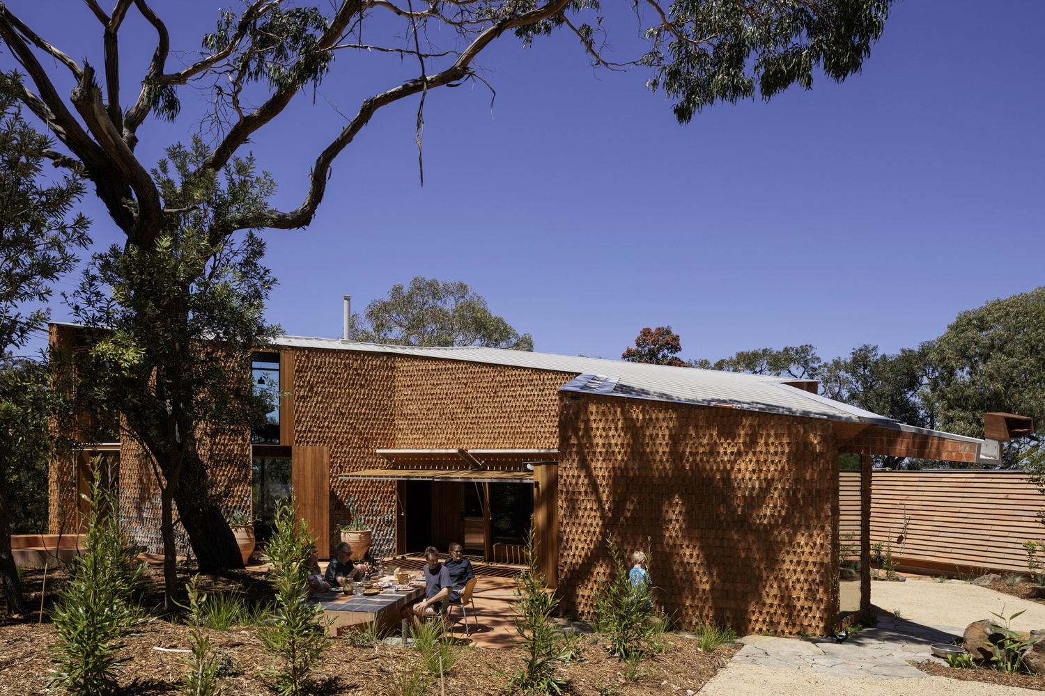 Burnt Earth Beach House: A Sustainable Beach House Design in Australia ...