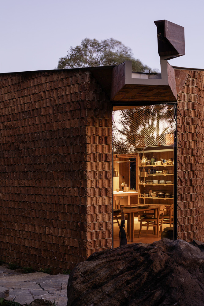 Burnt Earth Beach House: A Sustainable Beach House Design in Australia ...