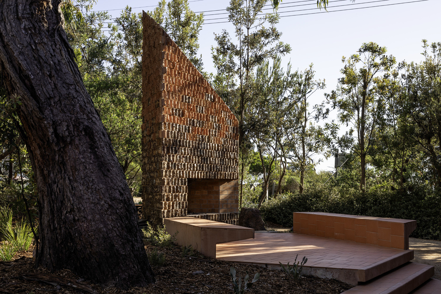 Burnt Earth Beach House: A Sustainable Beach House Design in Australia ...