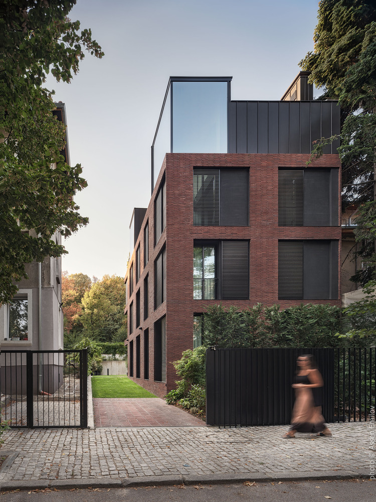 Modern Courtyard House: House of the Rising Meadow by I/O Architects ...
