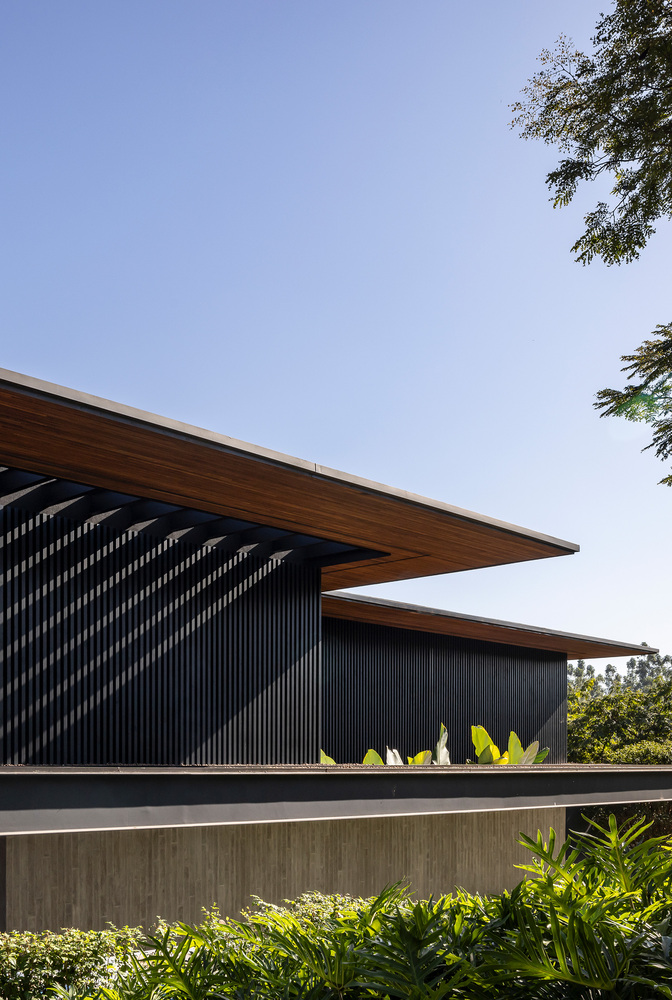 Modern Vacation Home Design: FD Residence by Padovani Arquitetos | Architecture Story