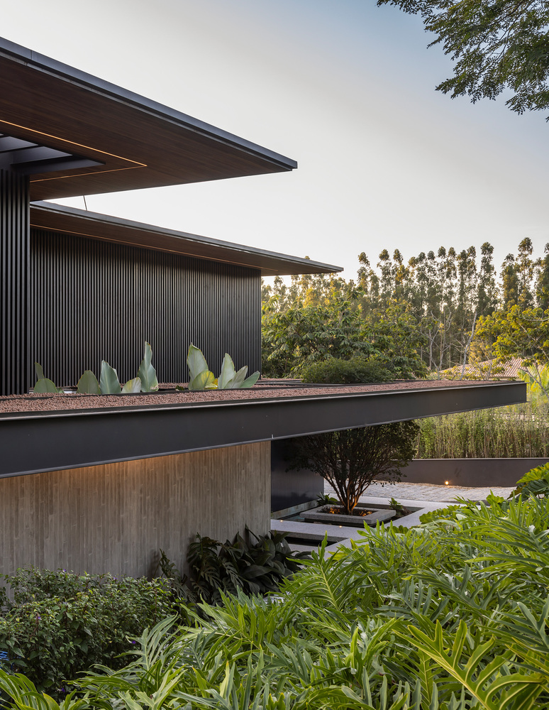 Modern Vacation Home Design: FD Residence by Padovani Arquitetos | Architecture Story