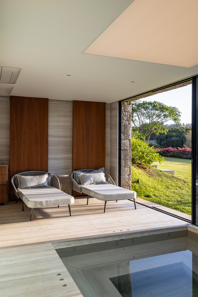 Modern Vacation Home Design: FD Residence by Padovani Arquitetos | Architecture Story